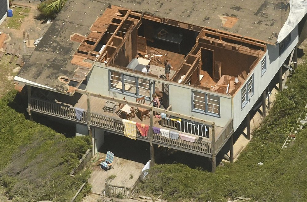 La Jornada Maya | Internacional | Ap | Tormenta 'Isaías' azota costa ...