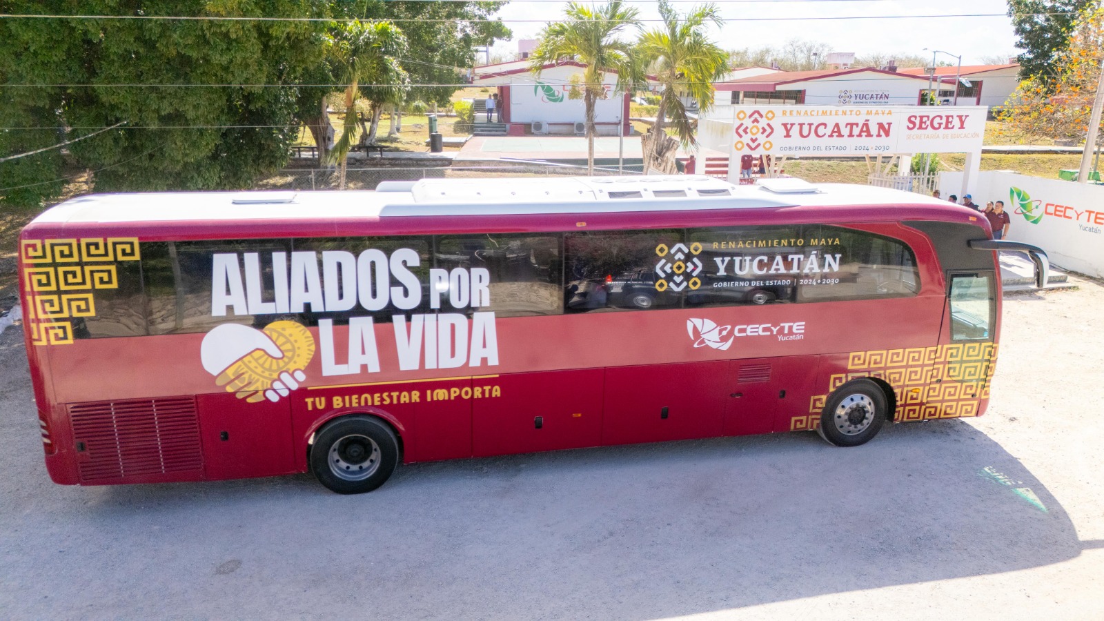 La Jornada Maya | Yucatán | La Jornada Maya | Entregan autobús escolar ...