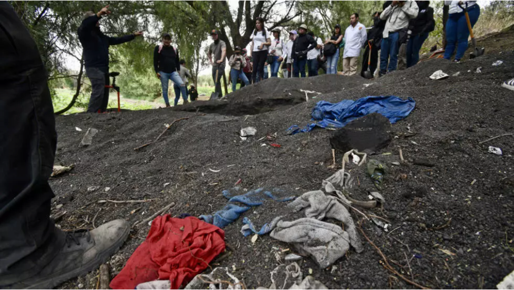 La Jornada Maya | Nacional | La Jornada | Hallan 17 cuerpos en fosa clandestina de Irapuato ...